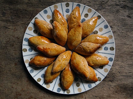 Cakes & Bakes: Broas Castelar - H is for Home Harbinger