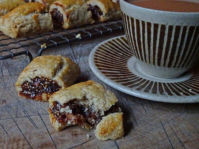 Cakes & Bakes: Fig rolls - H is for Home Harbinger